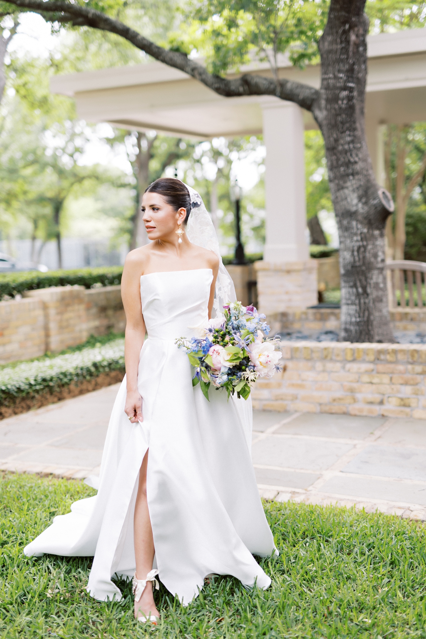 Elegant Tented Wedding at Tarry House - juliewilhite.com